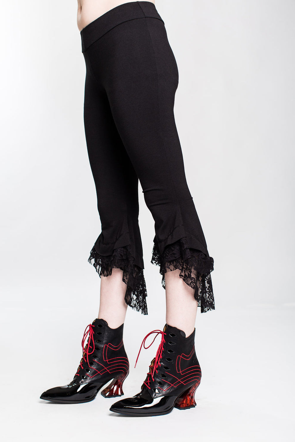 Lacey Ruffle Capri – Sakkara Clothing